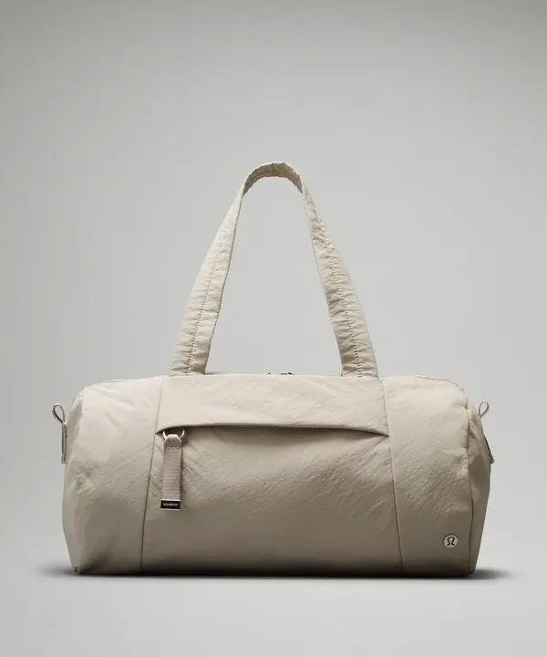 Lululemon On My Level Barrel Duffle Bag - Raw Linen | Editorialist